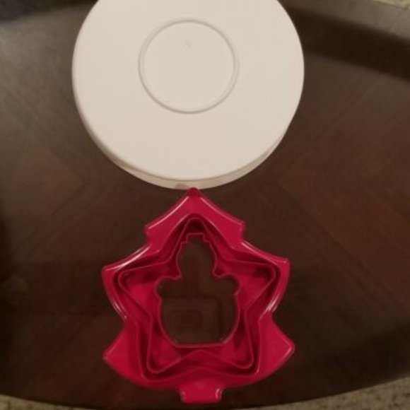 Tupperware | Kitchen | New Tupperware Cookie Cutter Set With Holder ...